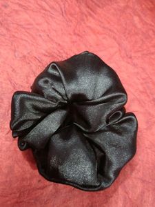 Women > Hair Accessories | 🎀Brand New Scrunchi🎁 | Freeup