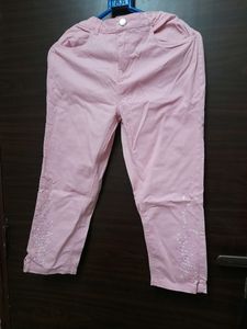 Women > Jeans & Pants | Pink Capri | Freeup