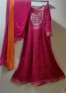 Women > Kurta Sets & Suits | Magenta Pink Anarkali Set | Freeup