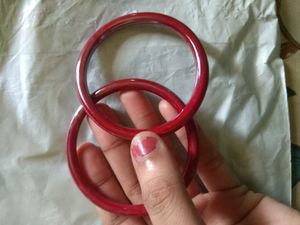 Women > Bangles & Bracelets | Beautiful Maroon Glass Bangles | Freeup
