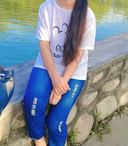 Women > T-Shirts | White Tisert And Jeans | Freeup