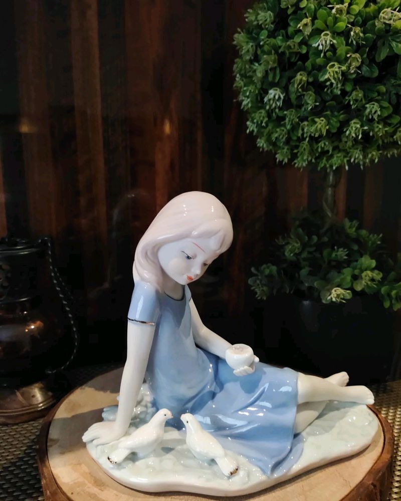 | Beautiful Girl Showpiece For Home Decor | Freeup