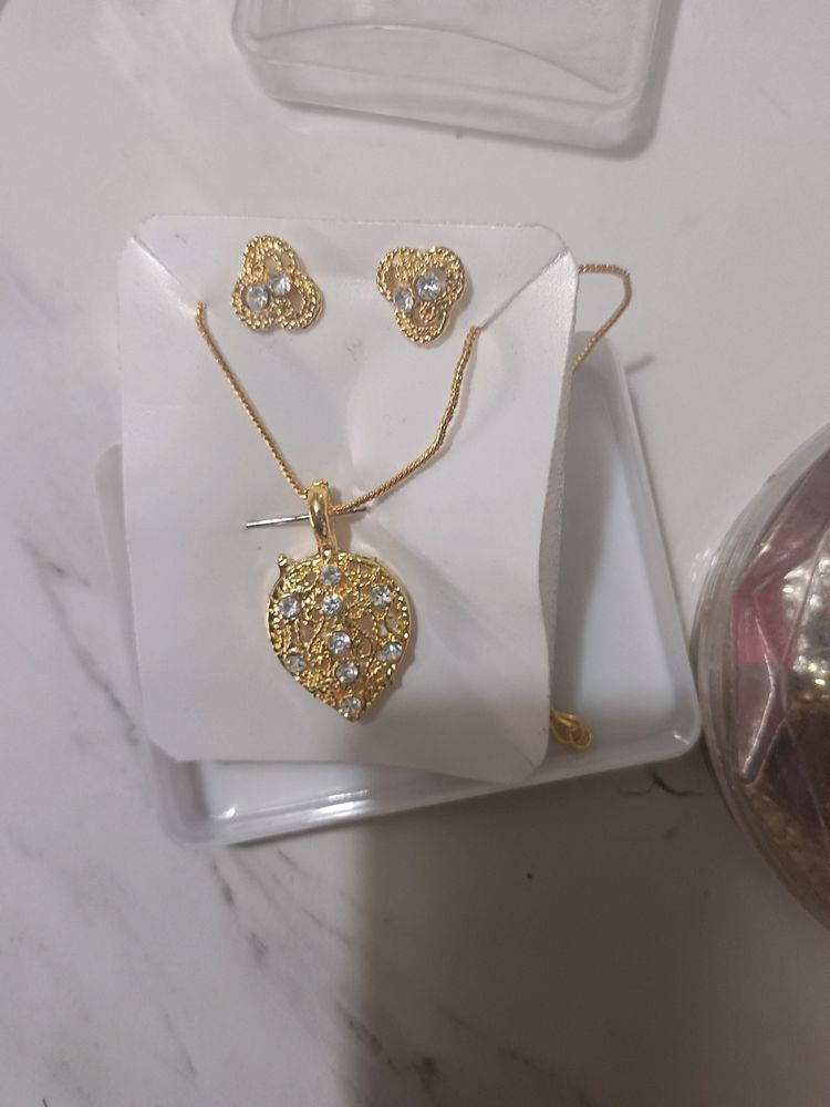 Women > Jewellery Sets | Golden Chain Pendle Set | Freeup