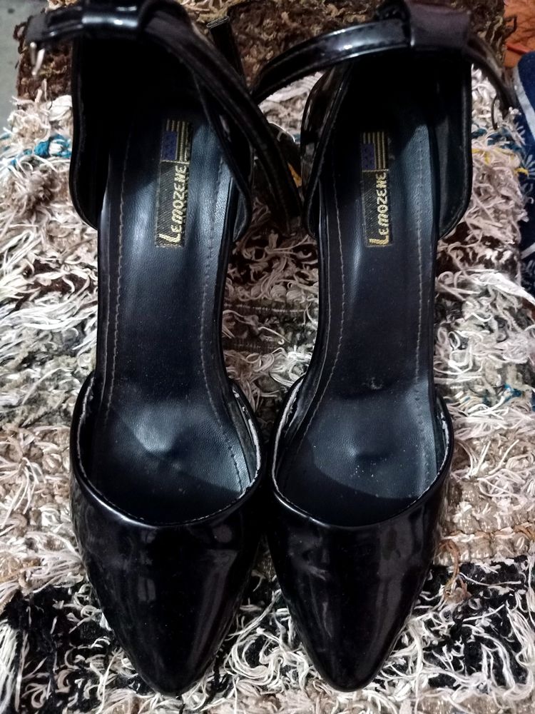 Women > Heels & Wedges | Black Heels | Freeup