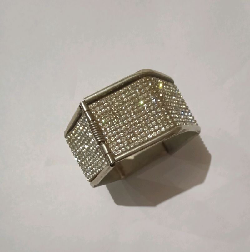 Women > Bangles & Bracelets | Shining Metal Breslet | Freeup