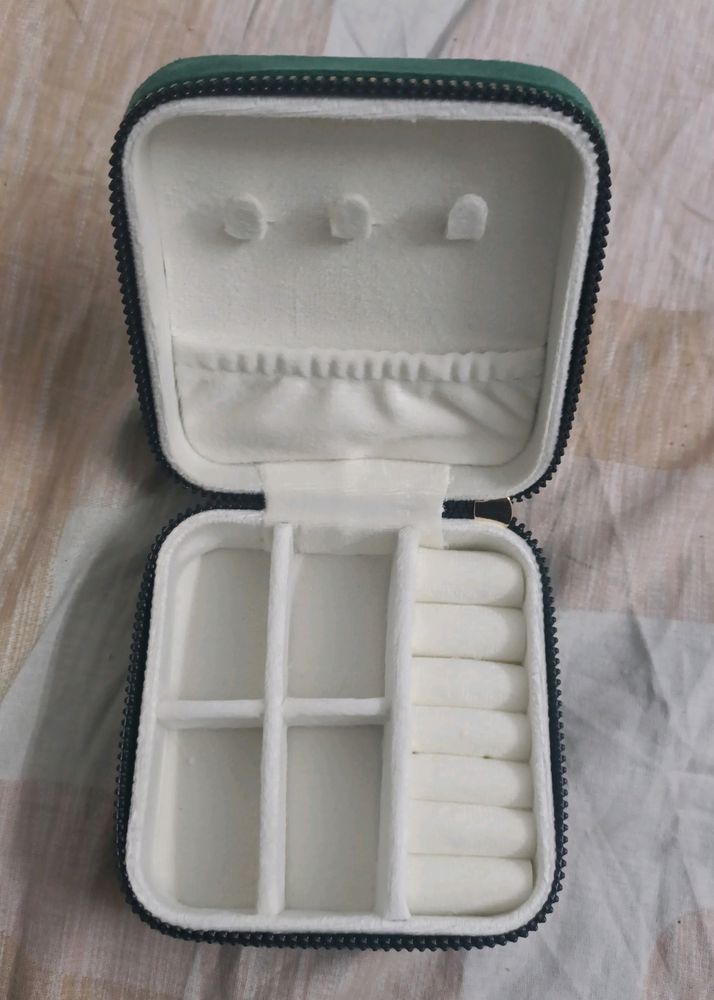 Women > Jewellery Sets | PORTABLE VANITY CASE [JEWELLERY BOX] | Freeup