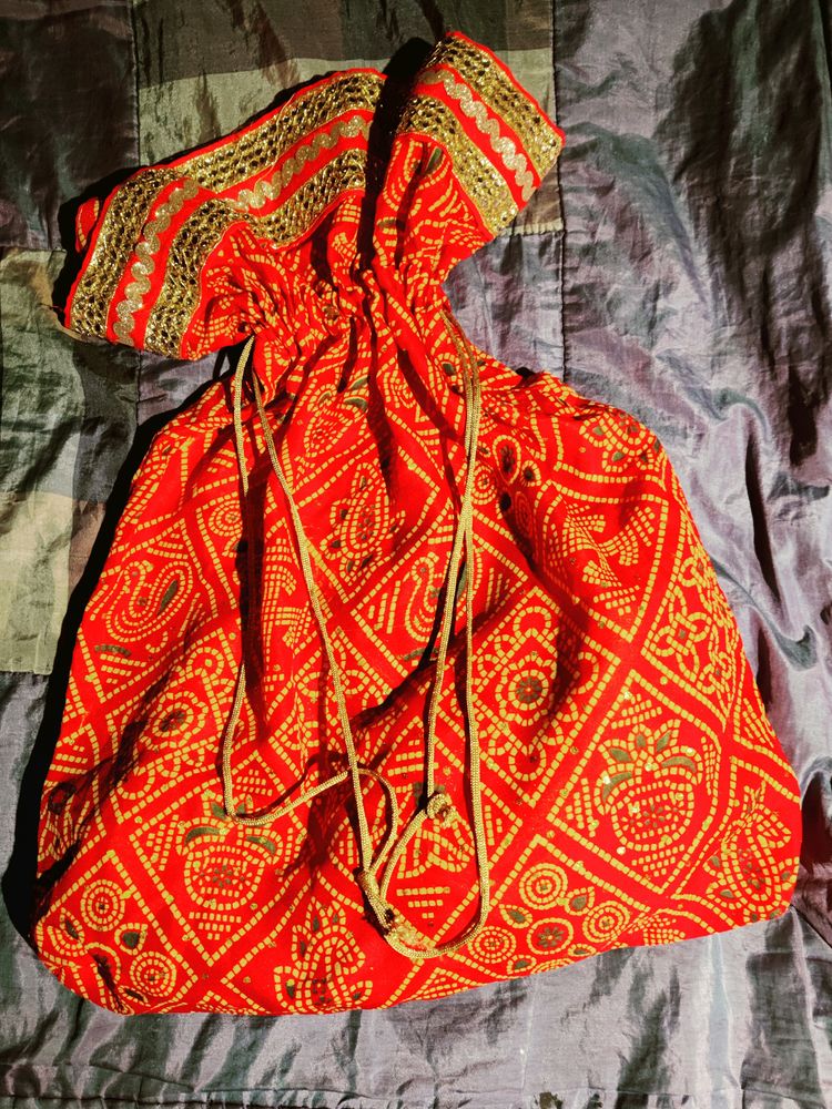 | Large Cloth / Saree Holder | Freeup