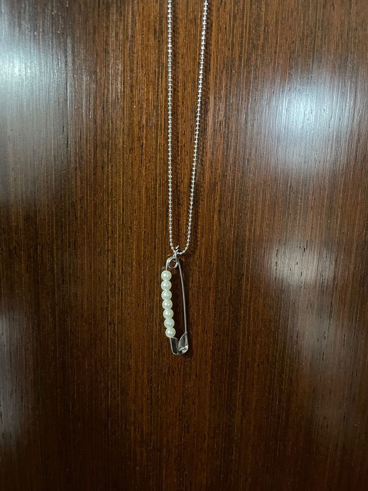 Women > Necklaces & Chains | Safety Pin Chain With Extra Locket. | Freeup