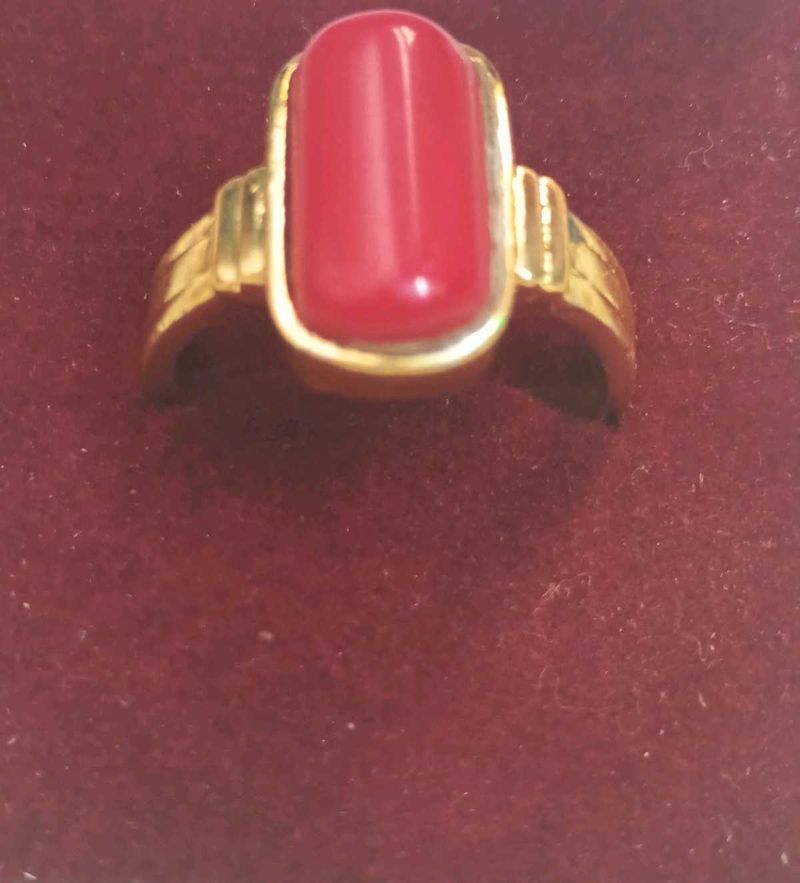 Women > Rings | Vintage Coral Gold Ring | Freeup