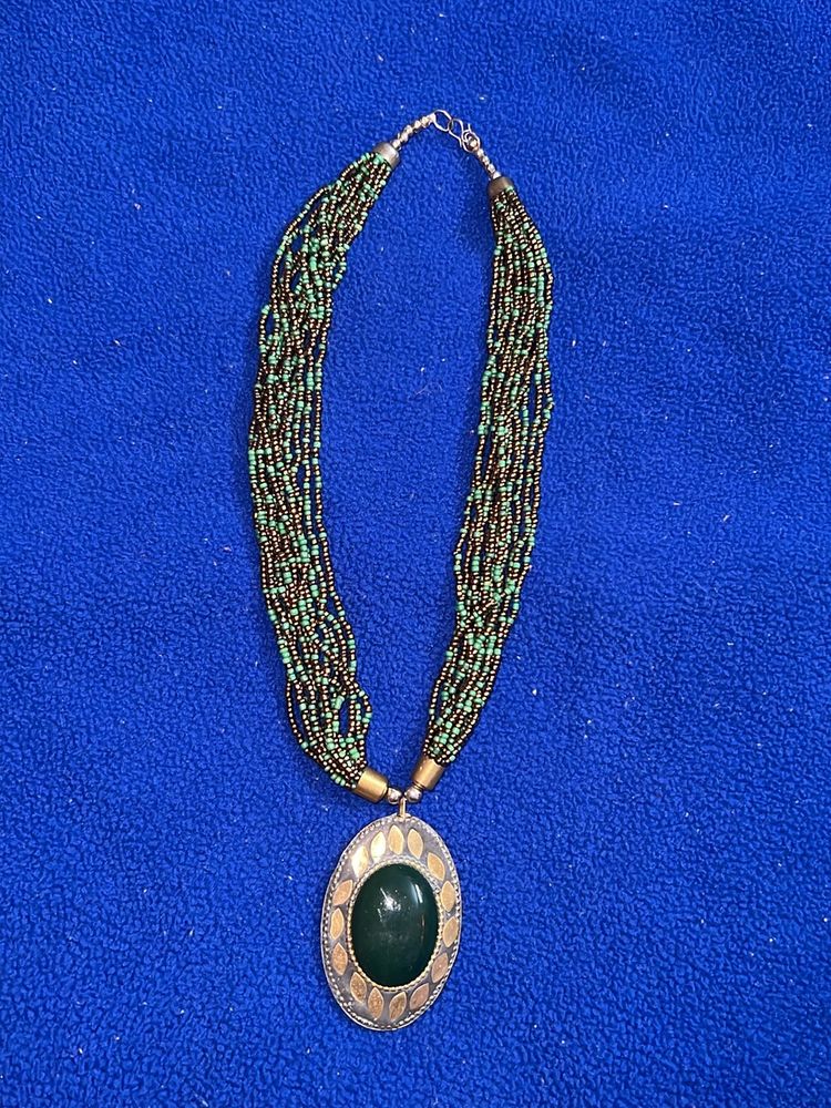 Women > Necklaces & Chains | Green & Golden Necklace | Freeup