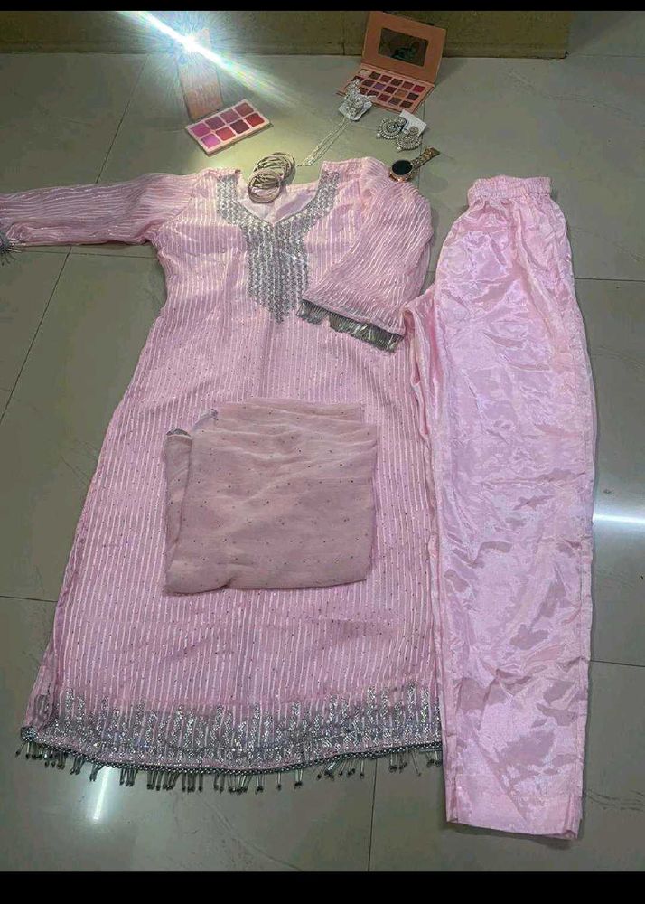 Women > Kurta Sets & Suits | Boutique Pink Shimmer Suit | Freeup