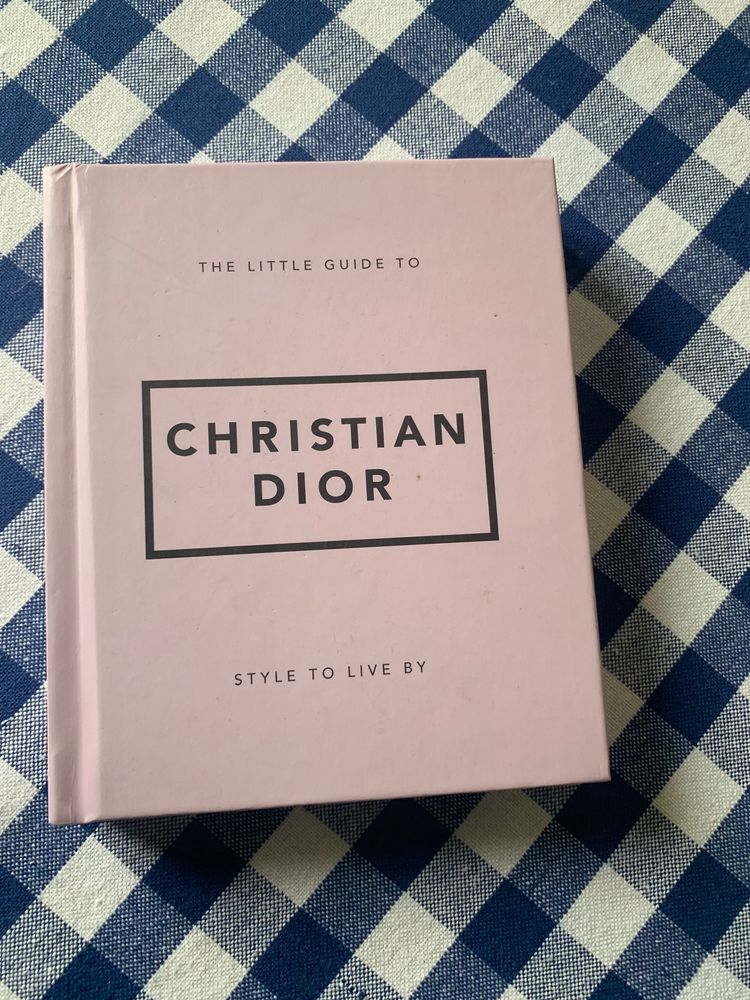 Books > Textbooks | Christian Dior Book | Freeup