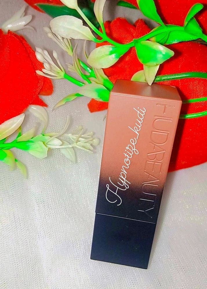 Beauty & Care > Lipsticks | HUDA Beauty Matte Lipstick Interview | Freeup