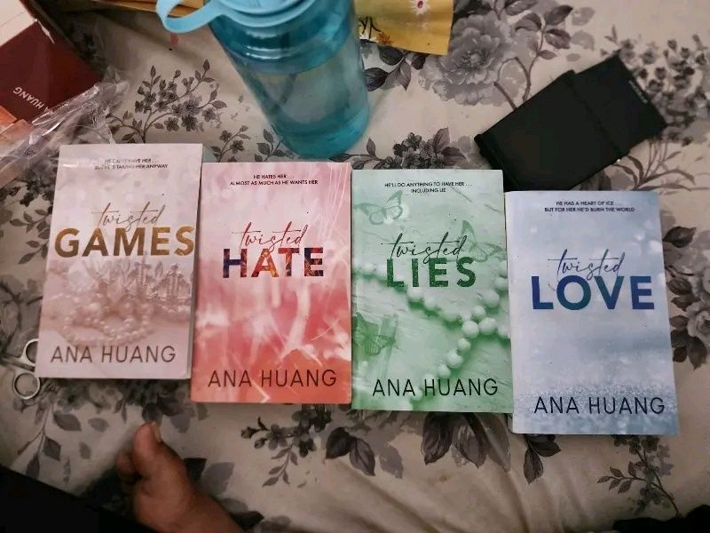 Books > Fiction | TWISTED SERIES (Ana Huang) | Freeup