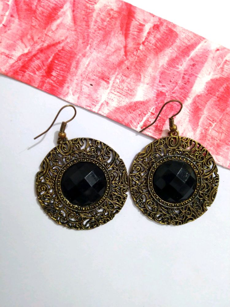 Women > Earrings & Studs | Rustic Golden Black Earrings | Freeup