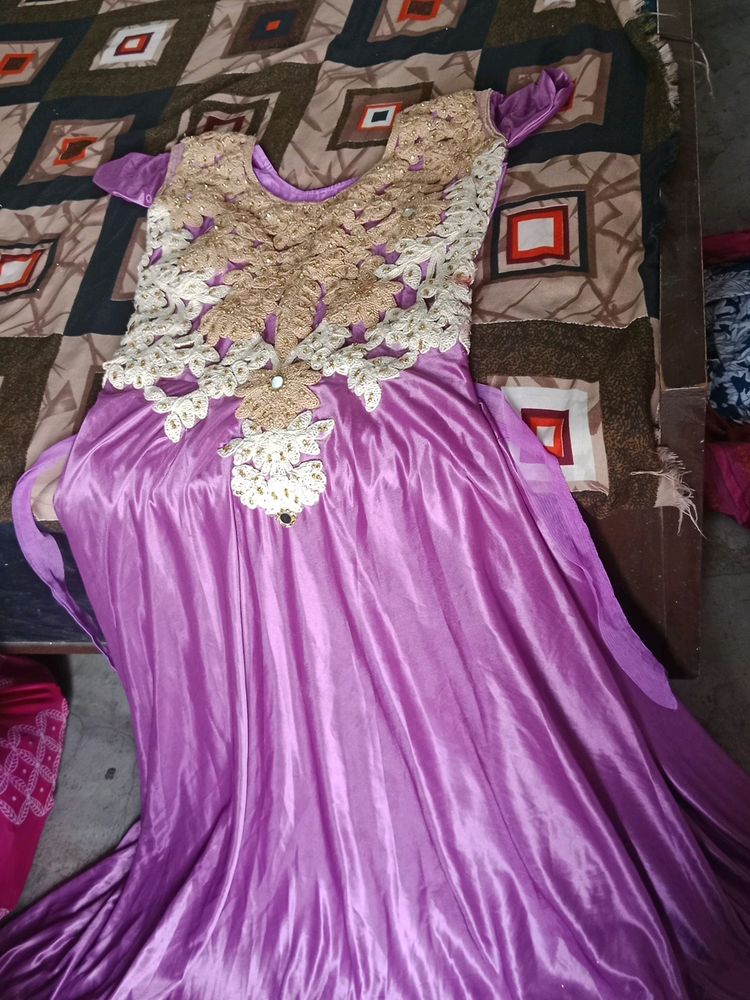 Women > Ethnic Gowns | Fence Gawon | Freeup