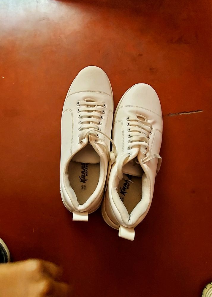 | White Shoe Selling ,wore Only Twice | Freeup