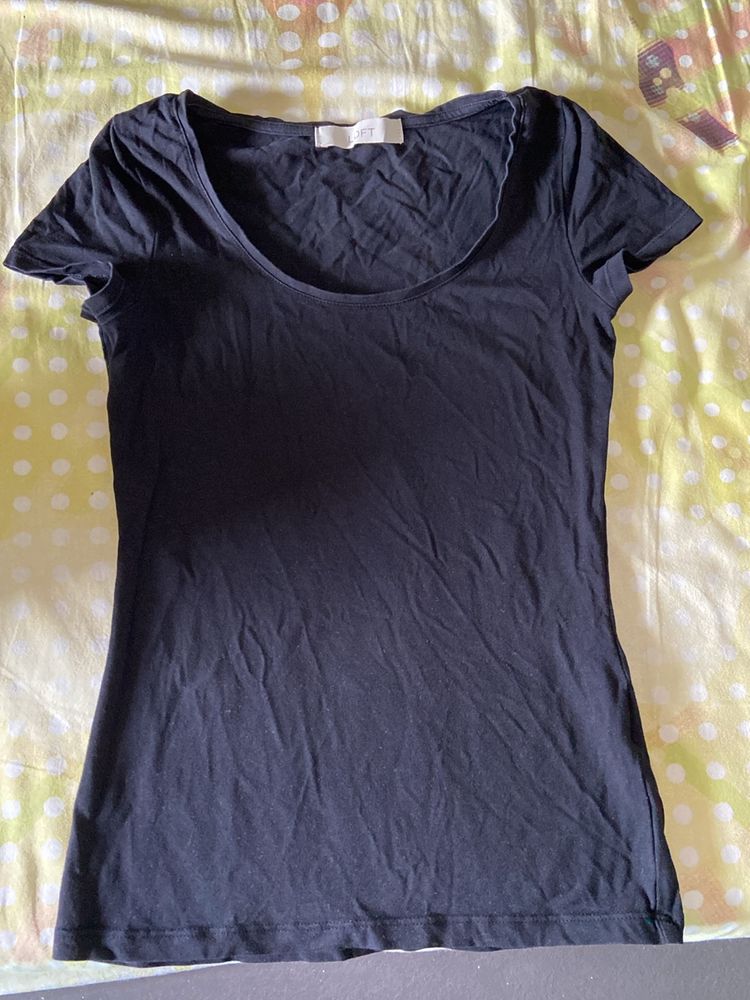 Women > Tops & Tunics | Black Body Hugging Top | Freeup