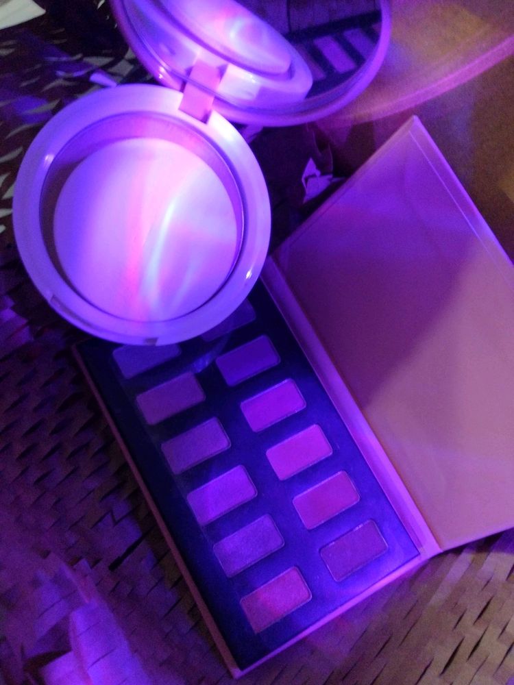 | COMPACT AND EYESHADOW PALETTE | Freeup