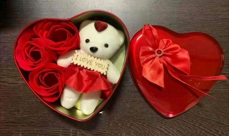 Home & Kitchen > Showpieces & Idols | Heart ️ Tina Box | Freeup