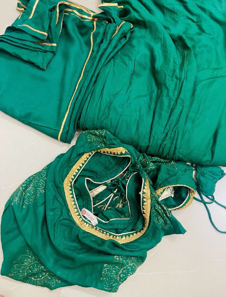 Women > Kurta Sets & Suits | Aacho Green Sharara Suit Set | Freeup