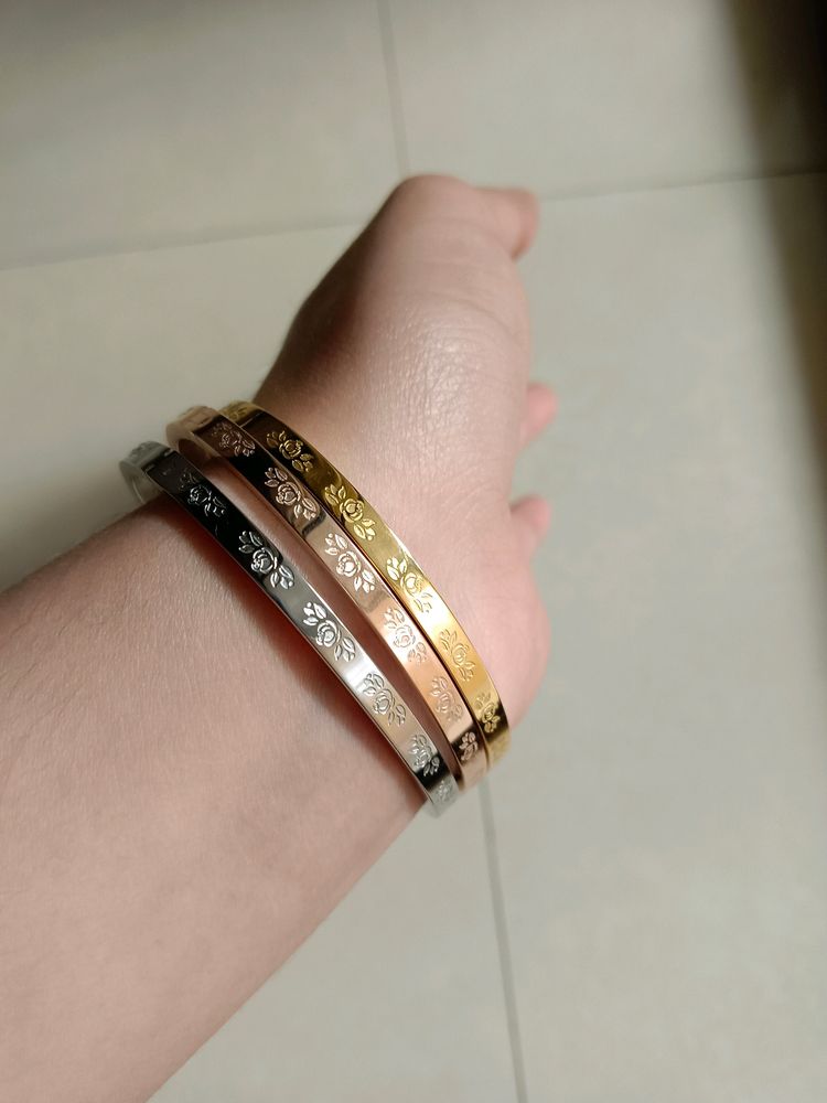 Women > Bangles & Bracelets | Matalic Bracelet In Golder Colour. | Freeup