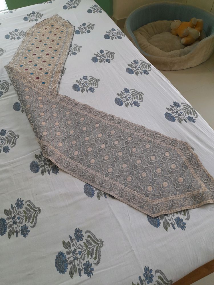 | Dining table 6 Seater runner | Freeup