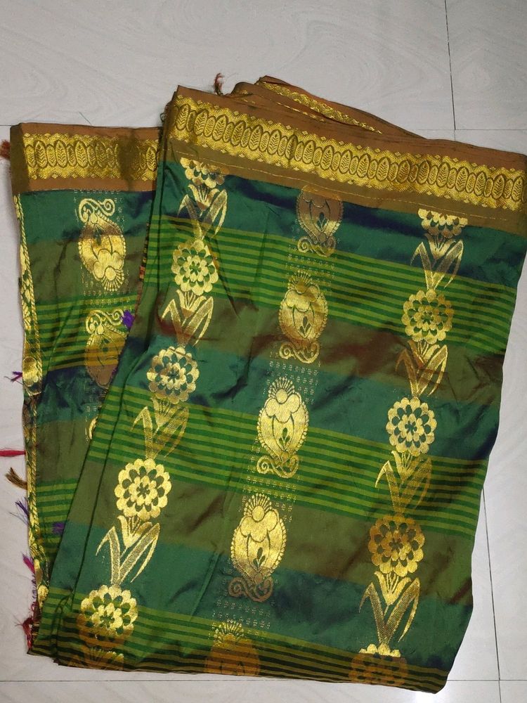 Women > Sarees | Green Pattu Saree | Freeup