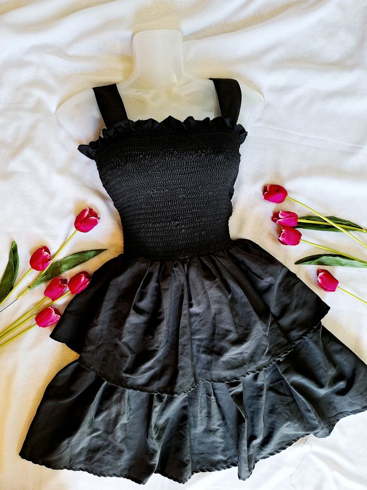 Women > Dresses | Super Cute Puffy Black Ruffle Dress | Freeup